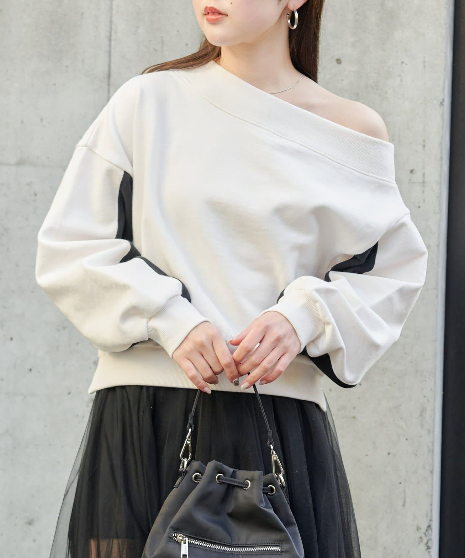 【Chico】短丈オフショルライン配色スウェット | OUTLET(アウトレット)レディース | PAL CLOSET(パルクローゼット ...