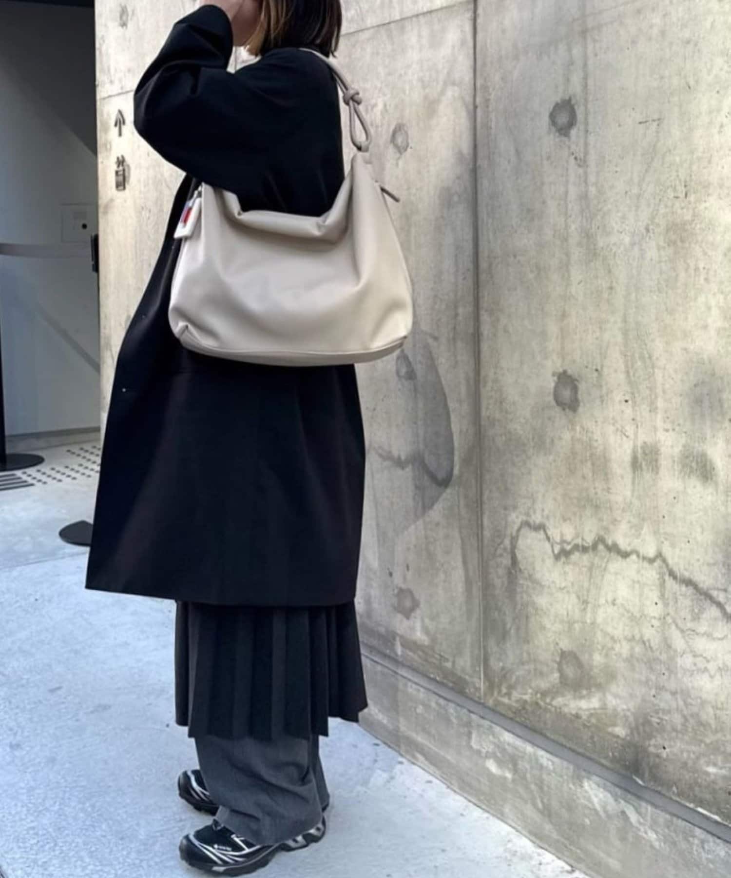 《500g未満/WEB限定カラーあり/A4サイズ対応》樹脂パーツワンハンドルバッグ | ear PAPILLONNER(イア パピヨネ ...