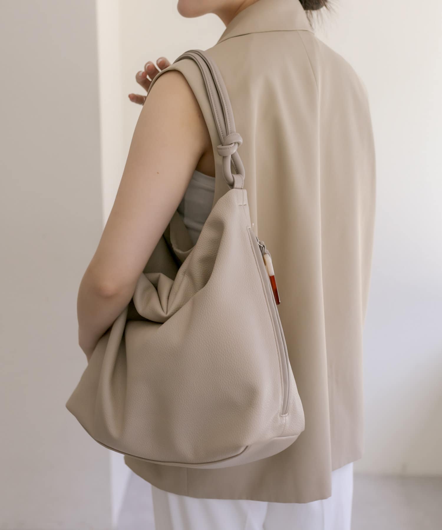 《500g未満/WEB限定カラーあり/A4サイズ対応》樹脂パーツワンハンドルバッグ | ear PAPILLONNER(イア パピヨネ ...