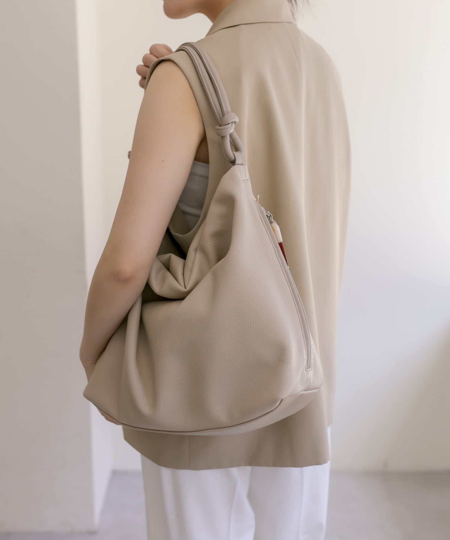 《500g未満/WEB限定カラーあり/A4サイズ対応》樹脂パーツワンハンドルバッグ | ear PAPILLONNER(イア パピヨネ ...