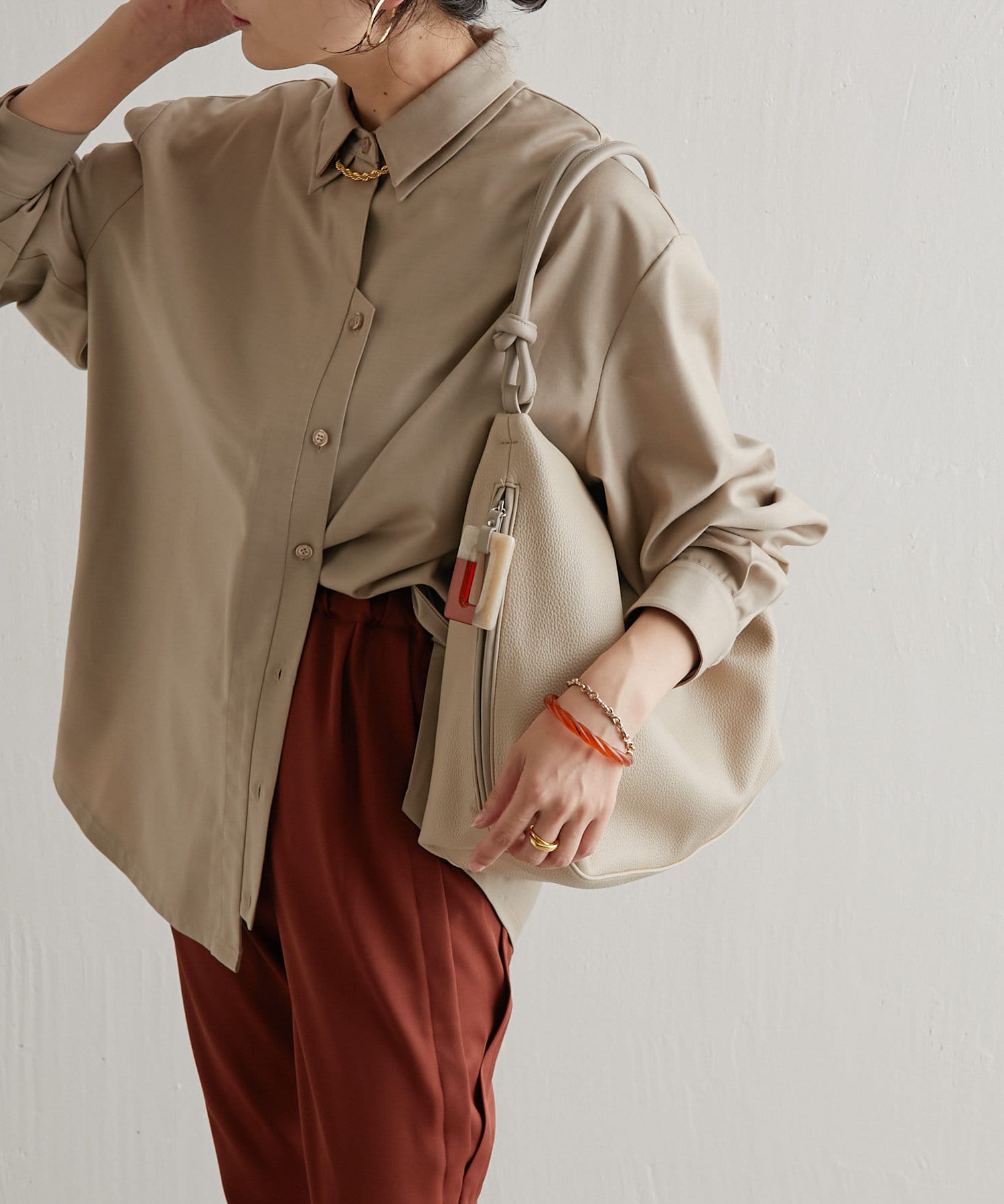 《500g未満/WEB限定カラーあり/A4サイズ対応》樹脂パーツワンハンドルバッグ | ear PAPILLONNER(イア パピヨネ ...