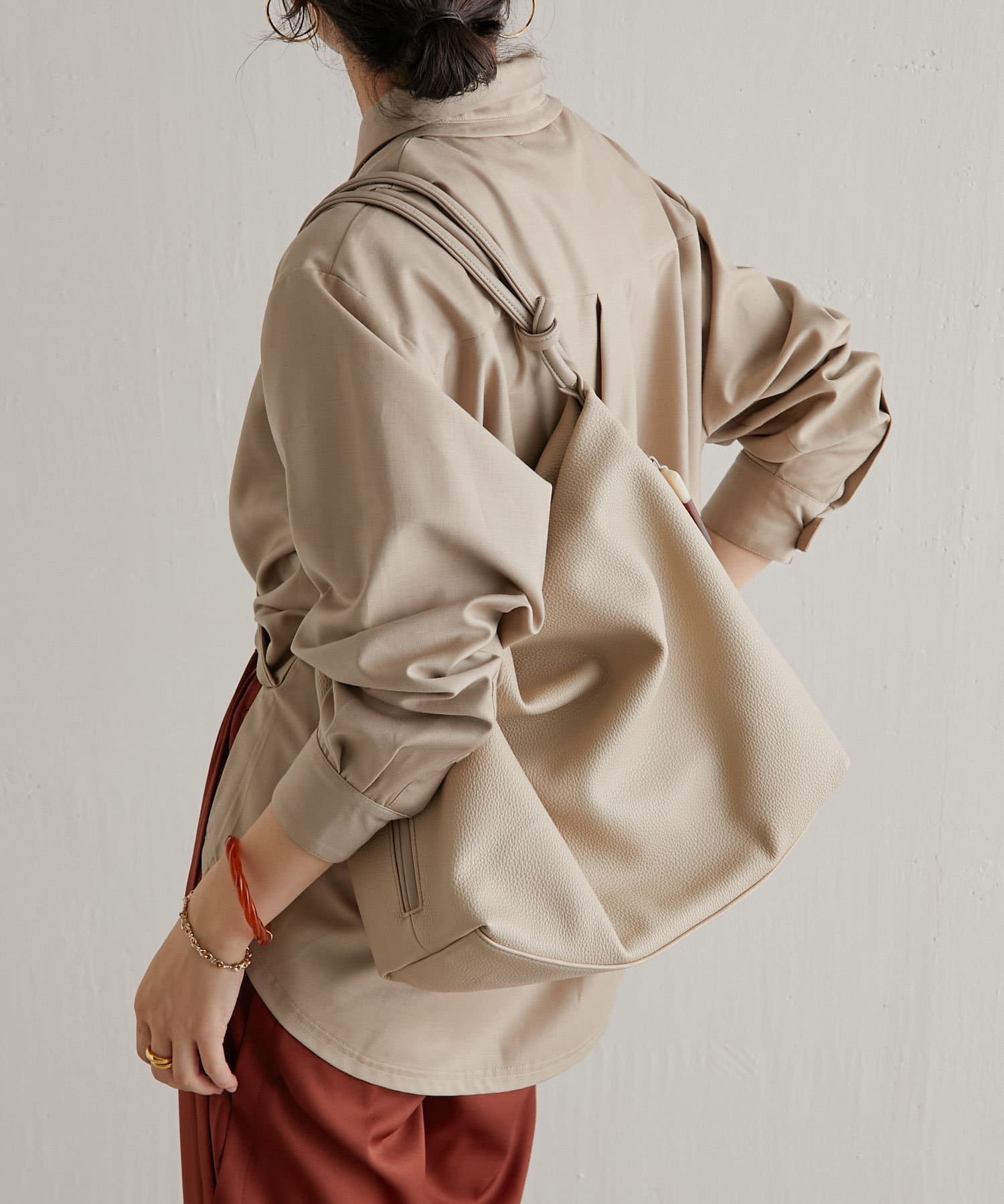 《500g未満/WEB限定カラーあり/A4サイズ対応》樹脂パーツワンハンドルバッグ | ear PAPILLONNER(イア パピヨネ ...