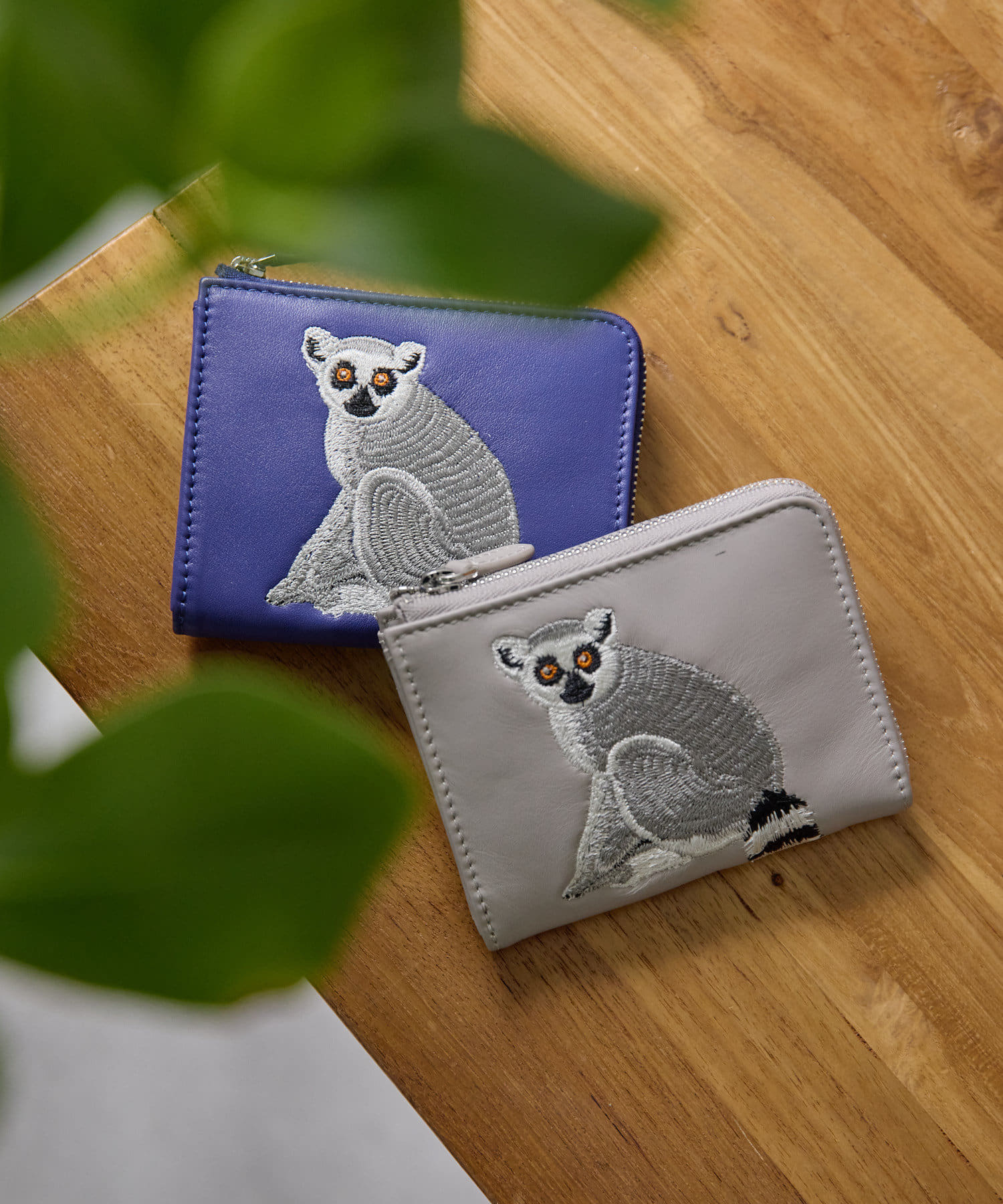 sampo×ear ワオキツネザル/レザー刺しゅう折り財布 | ear PAPILLONNER(イア パピヨネ)レディース | PAL CLOSET(パルクローゼット) - パルグループ公式 ...