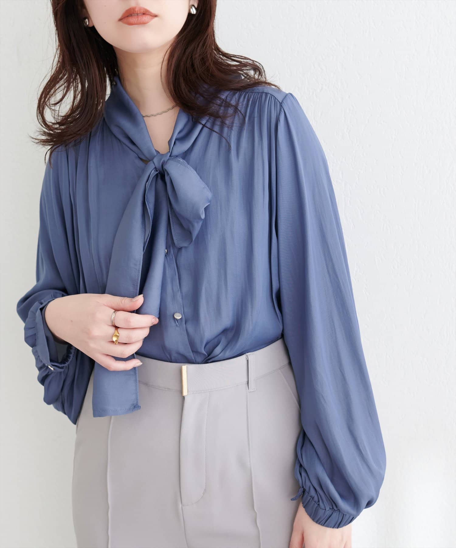 【natural couture】とろみサテンボータイブラウス | NICE CLAUP / OLIVE des OLIVE OUTLET ...