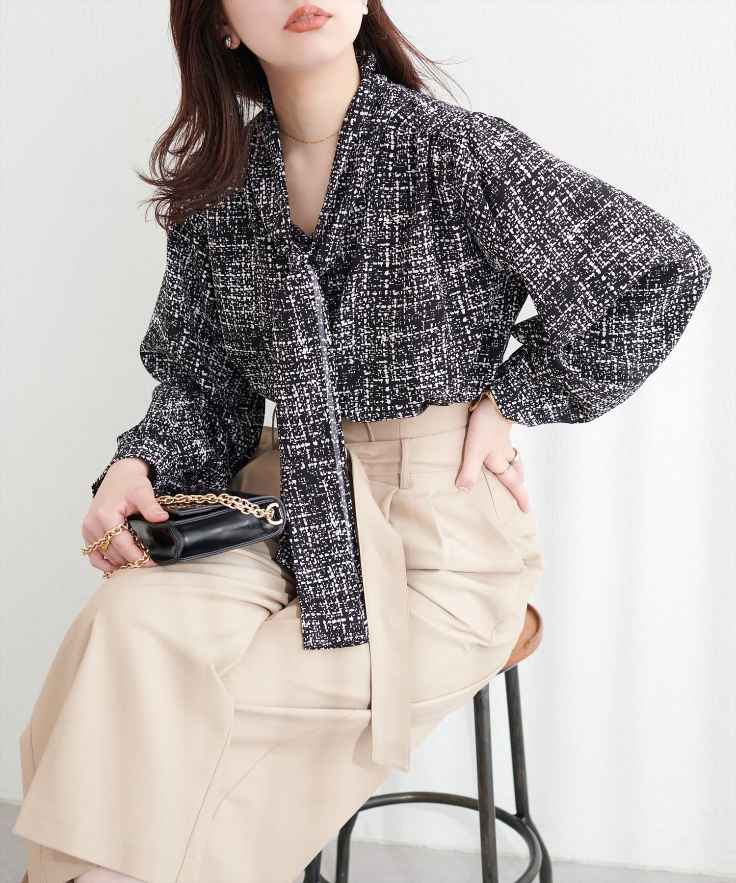 【natural couture】とろみサテンボータイブラウス | NICE CLAUP / OLIVE des OLIVE OUTLET ...